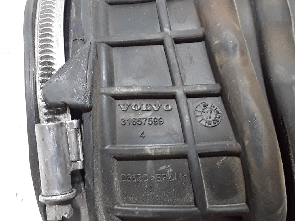 Used VOLVO XC60 Air intake hose 31657599