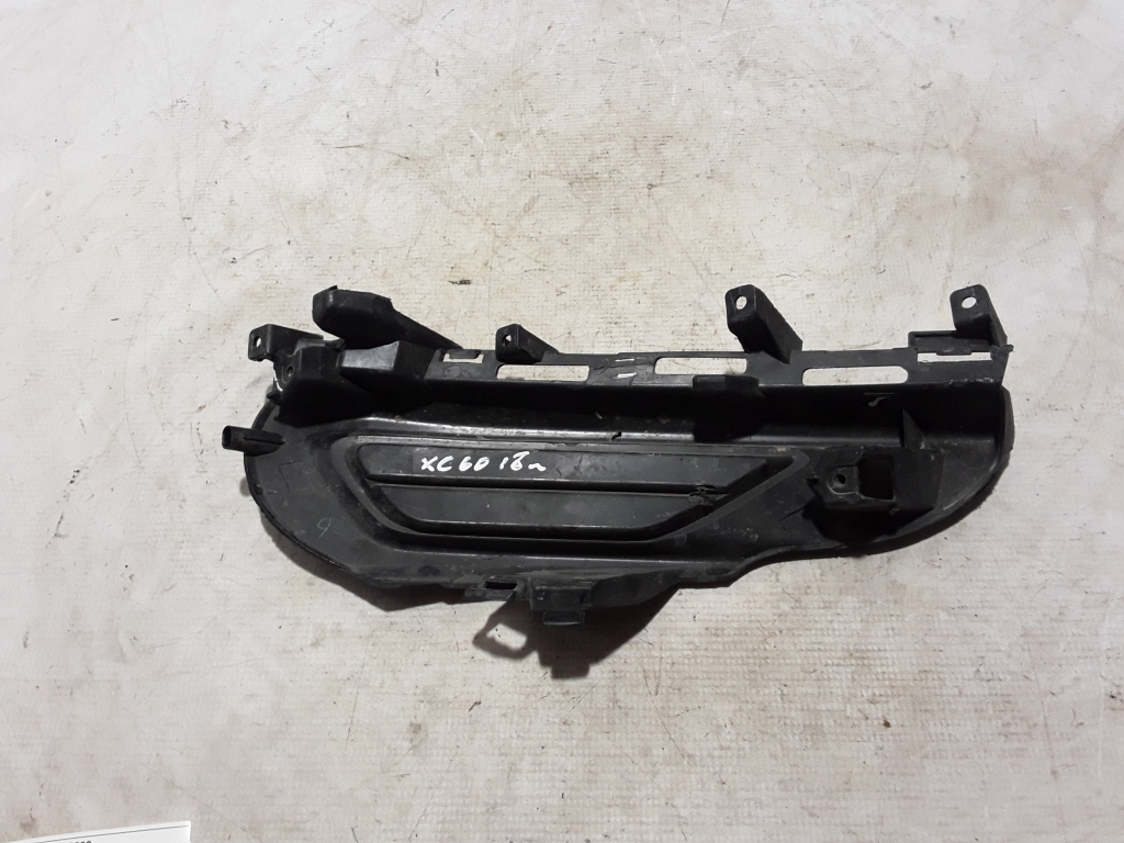 Naudotas VOLVO XC60 Priekinio bamperio apatines groteles 31425181