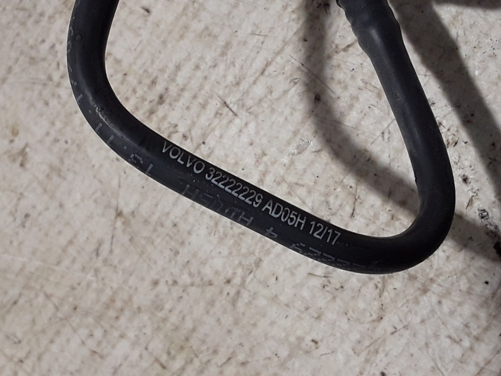 Used VOLVO XC60 Cooling radiator hose 32222229
