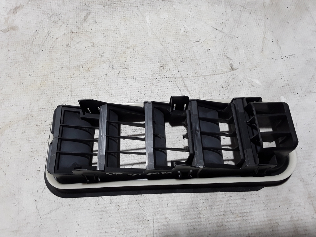 Used VOLVO XC60 Rear wing ventilation grille 31449325