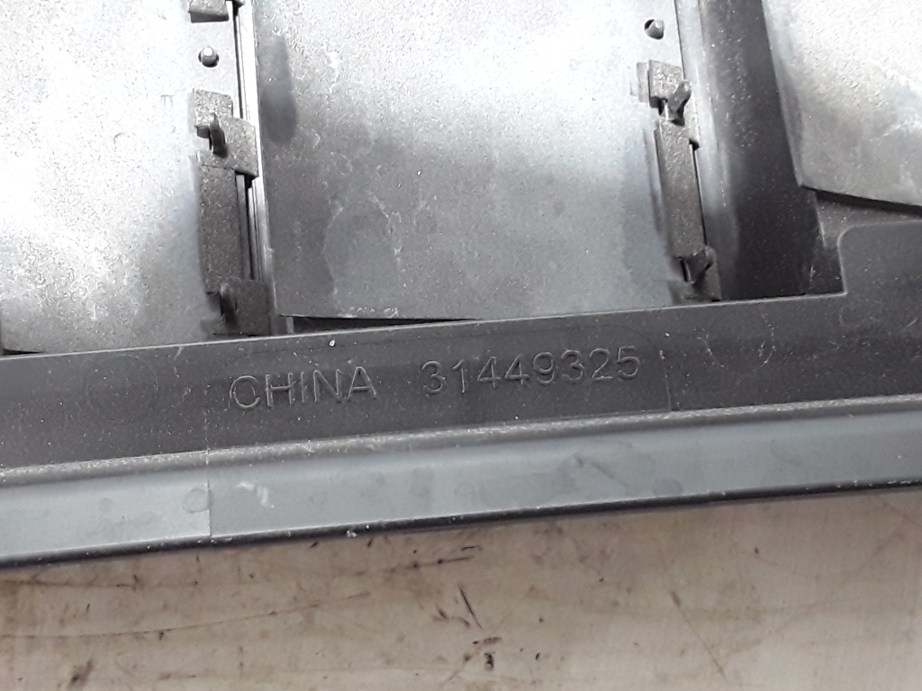 Naudotas VOLVO XC60 Galinio sparno ventiliacinės grotelės 31449325