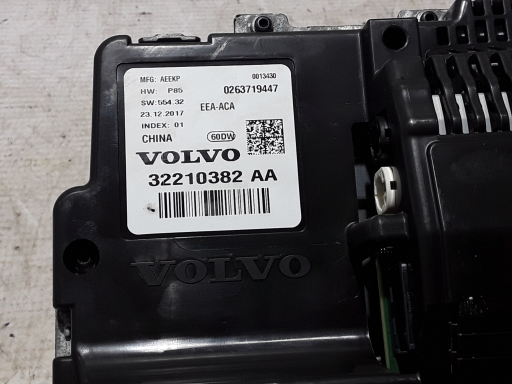 Used VOLVO XC60 Dashboard 32210382