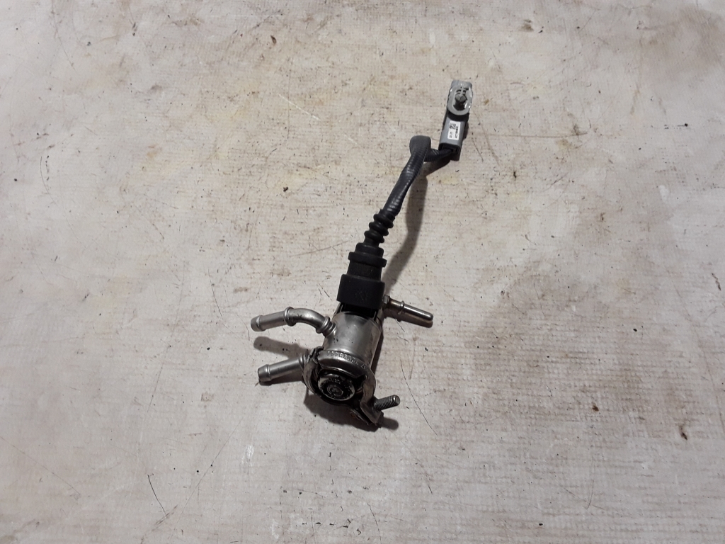 Used RENAULT Trafic AdBlue nozzle 208997976R