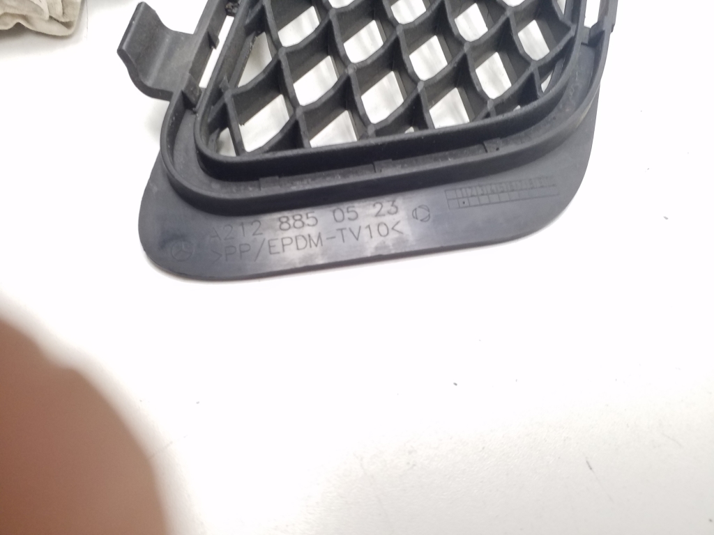 Used Mercedes Benz E-Class Front bumper lower grille A2128850523