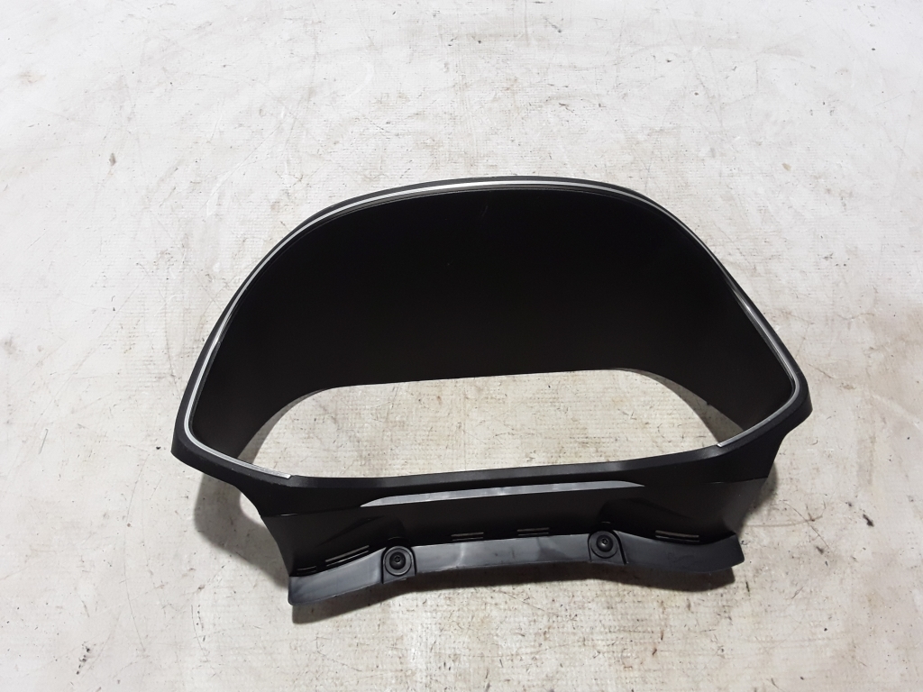 Used RENAULT Clio Dashboard trim 682406595R