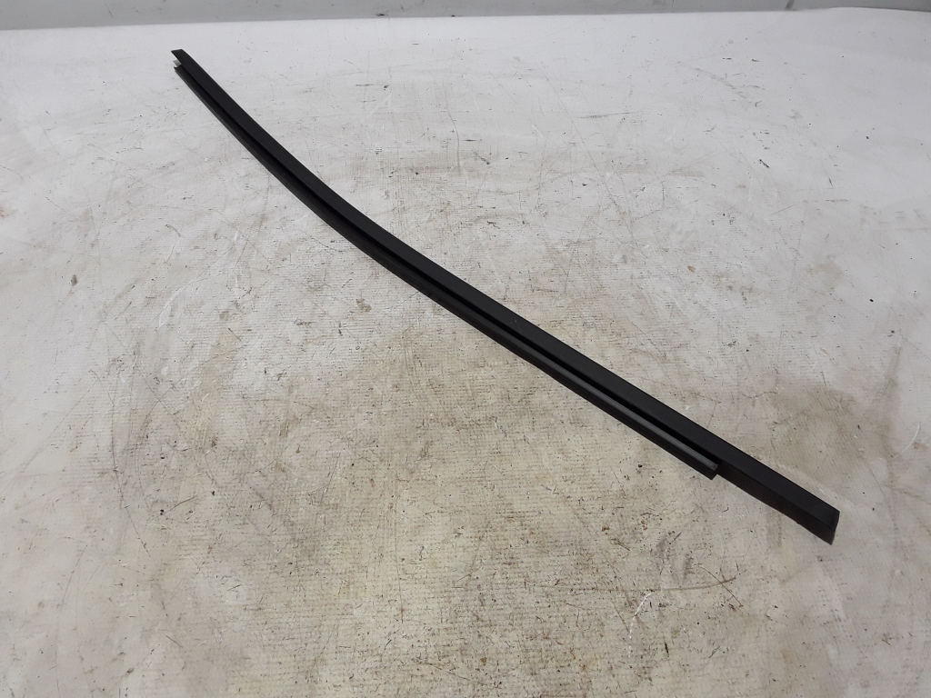 Used RENAULT Clio Rear side door strip to glass outer 828200794R