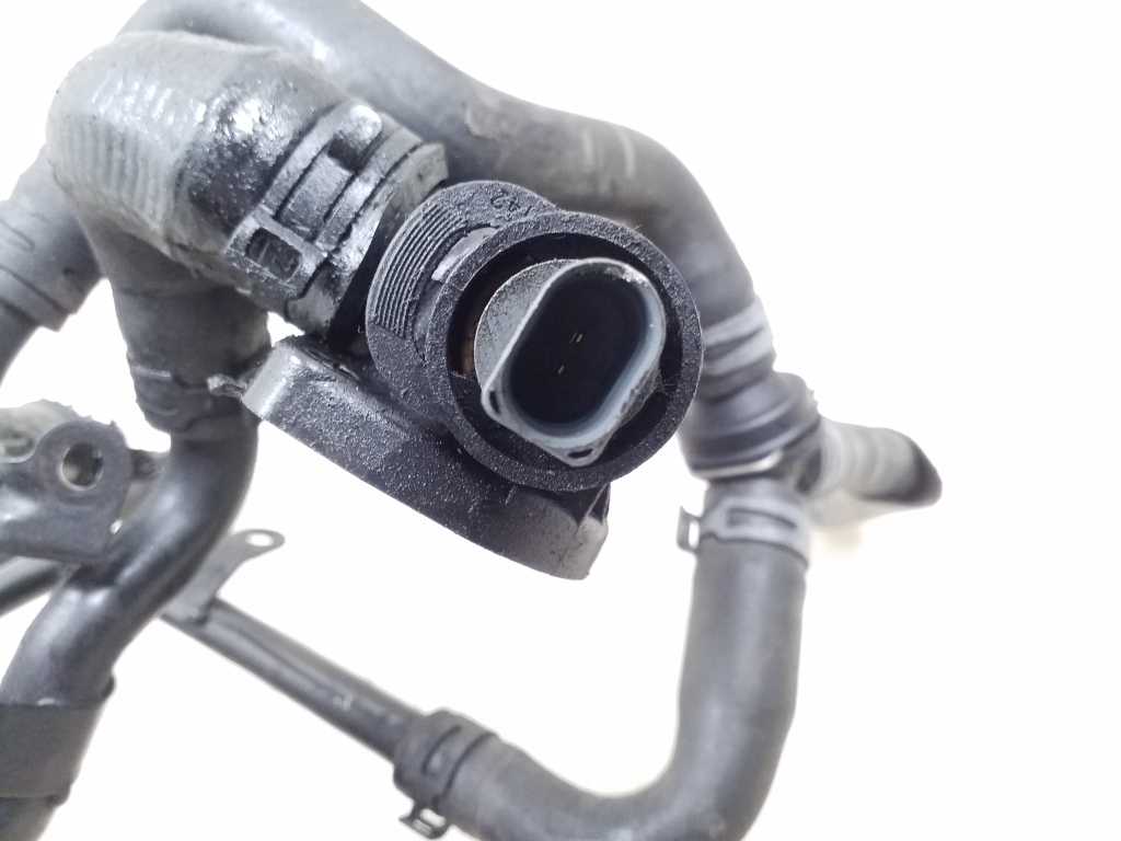 Used Volkswagen Amarok Other part of the thermostat 03L121131M