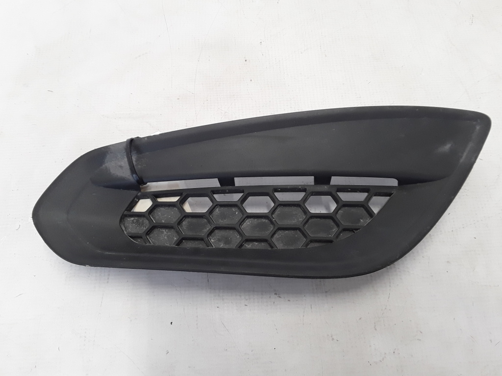 Used VOLVO V60 Front bumper lower grille 31294129