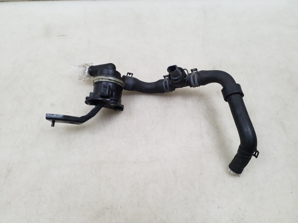 Used Volkswagen Amarok Circulation pump 03L965561A