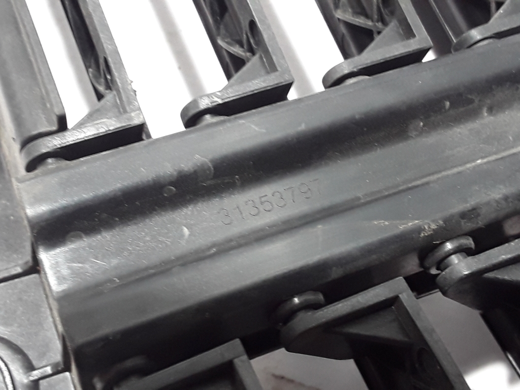 Naudotas VOLVO XC90 Oro nukreipėjas interkulerio radiatoriaus 31353797