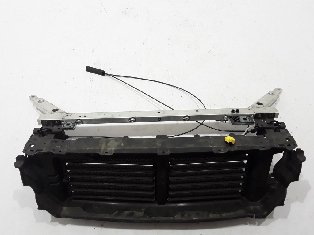 Used VOLVO XC90 The middle part of the front frame 31425917