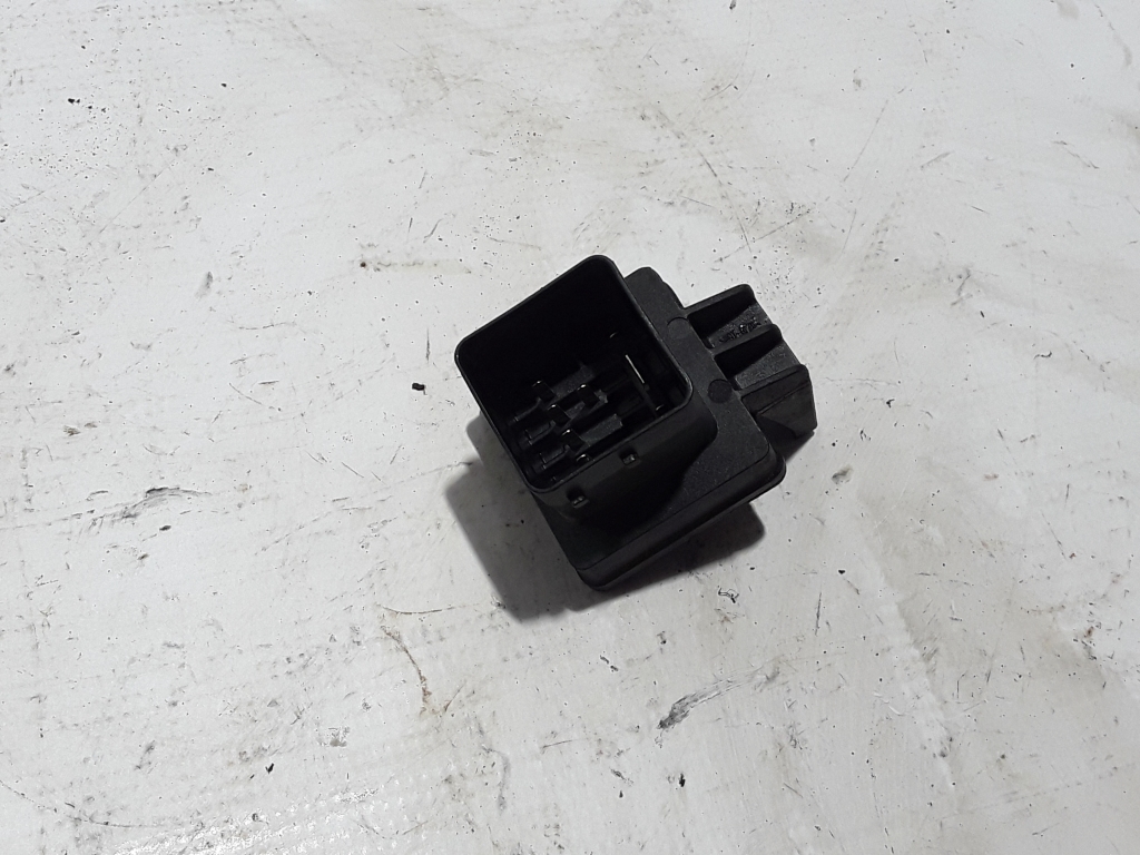 Used RENAULT Master Relay 110675590R