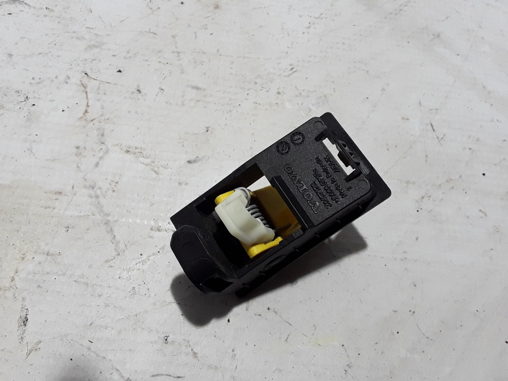 Used VOLVO XC60 Engine hood opening handle on the hood 31457172