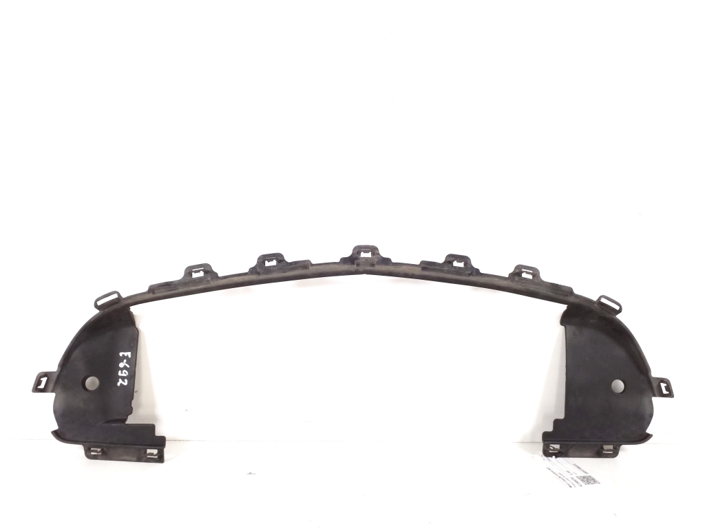 Used Mercedes Benz E-Class Another detail of the front grille A2138850703