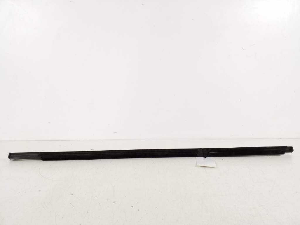 Naudotas Mercedes Benz GLC-Class Galinių šoninių durų juostelė prie ...