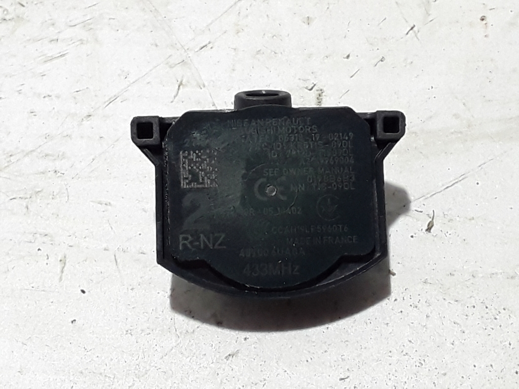 Used RENAULT Zoe Tire pressure sensor 407006UA0A