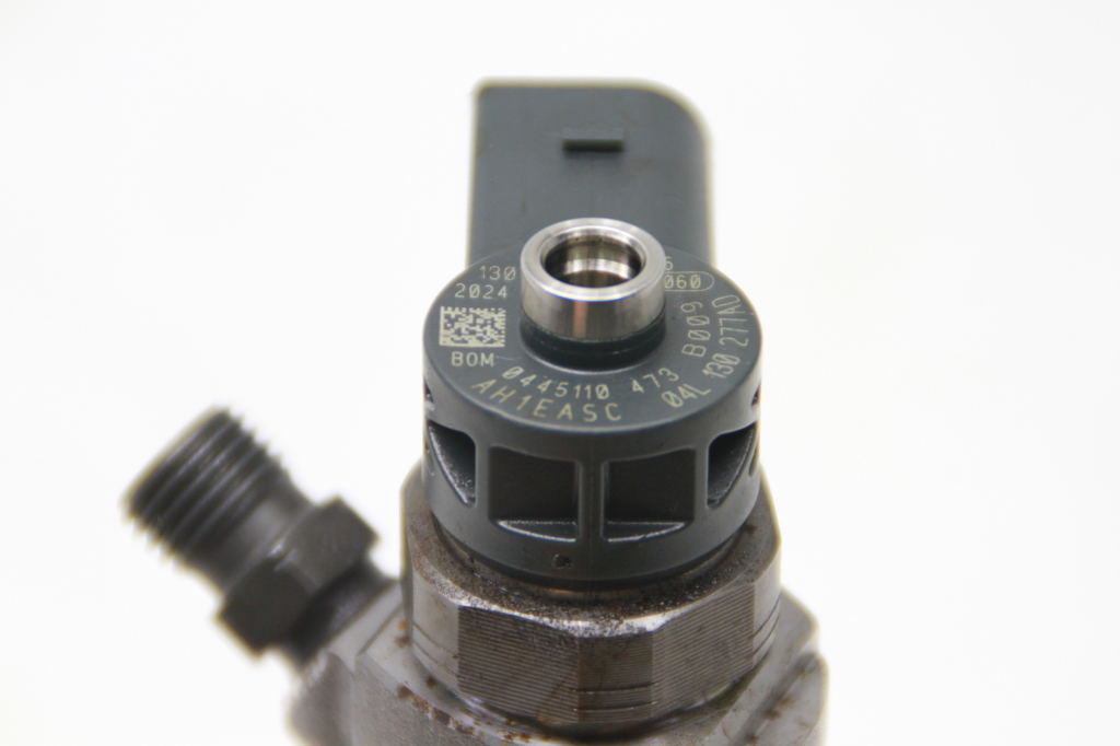 Used Volkswagen Golf Fuel injector 04L130277AD