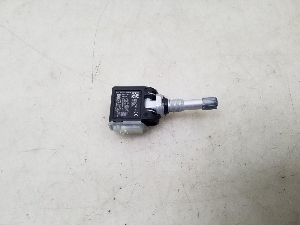Used Mercedes Benz E-Class Tire pressure sensor A0009052102