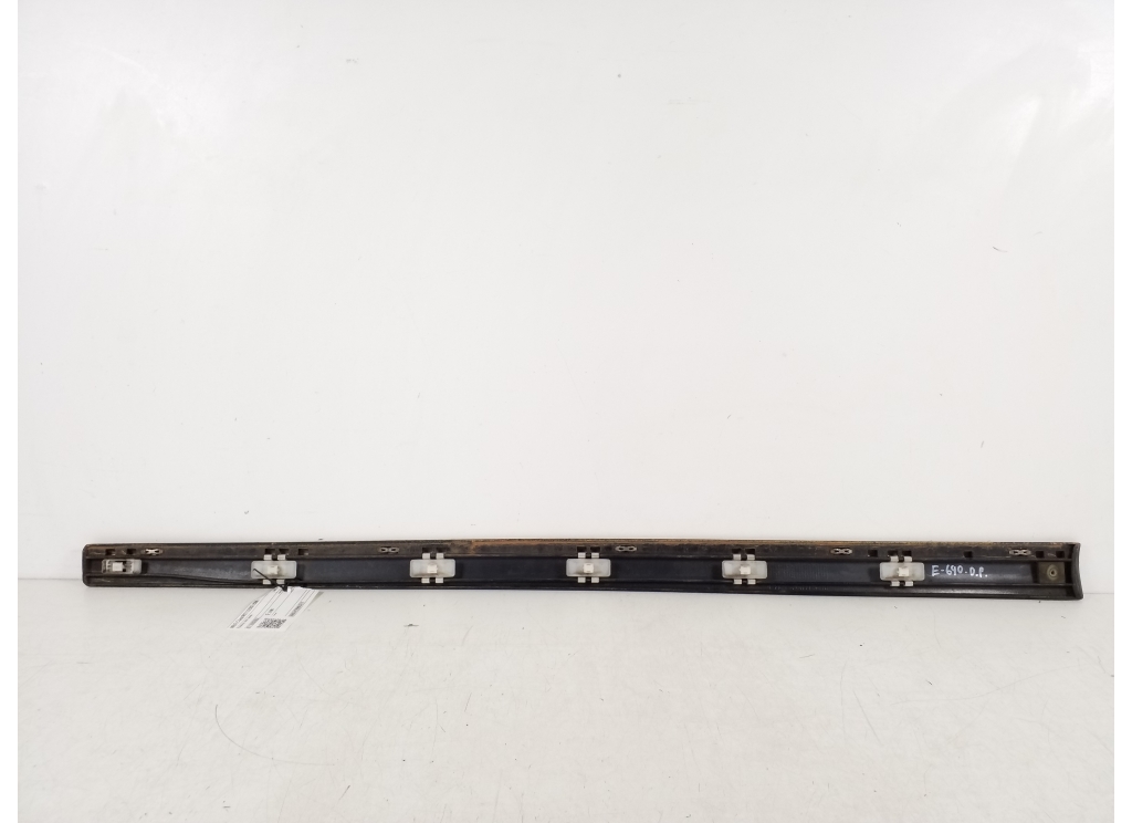 Used Mercedes Benz E-Class Front door strip A2116902062