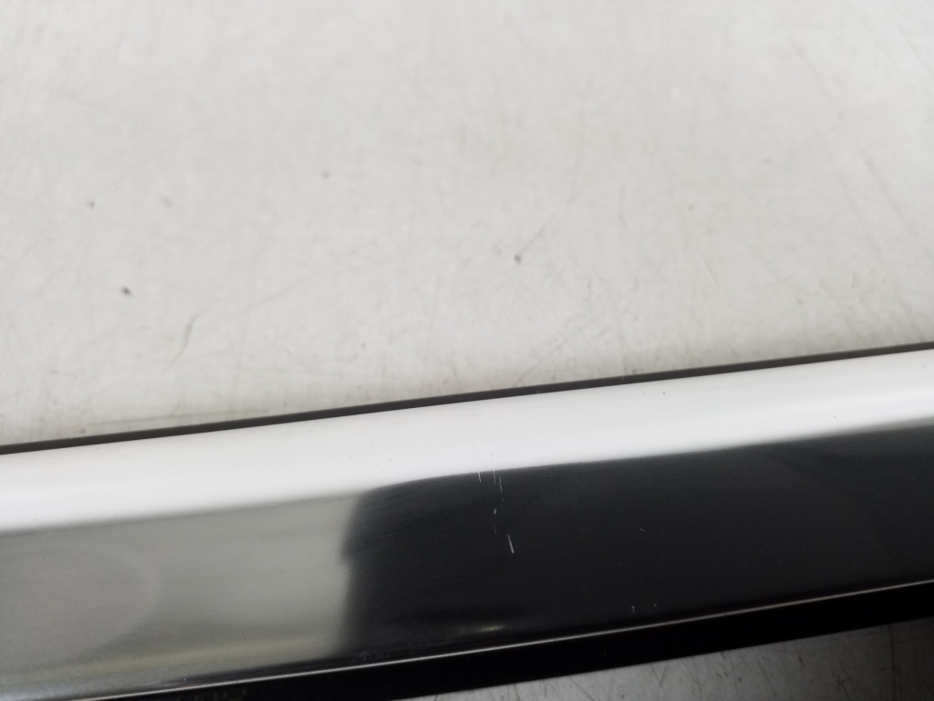 Naudotas Mercedes Benz E-Class Priekinių durų juosta prie stiklo ...