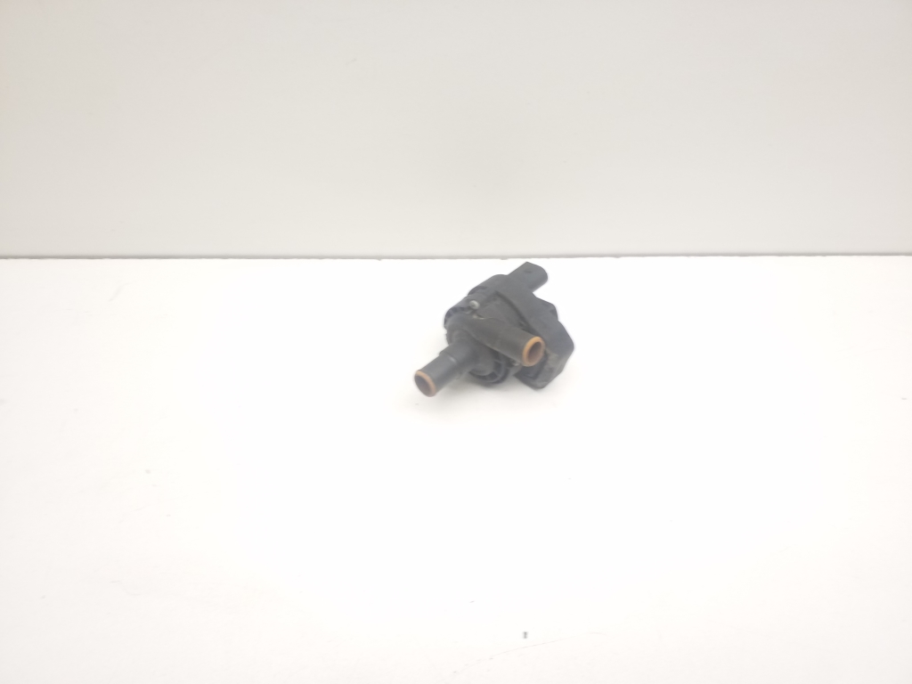 Used Mercedes Benz E-Class Circulation pump a2118350028