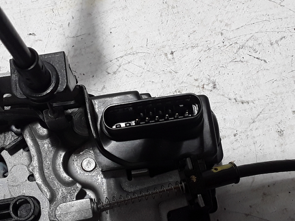 Used VOLVO V60 Front door lock 31349890