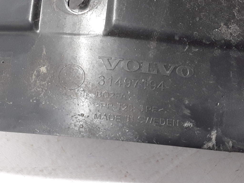 Used VOLVO V60 Other part of the front wing 31497194