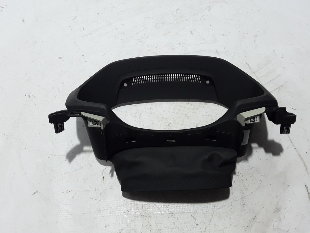 Used VOLVO V60 Dashboard trim 31467501