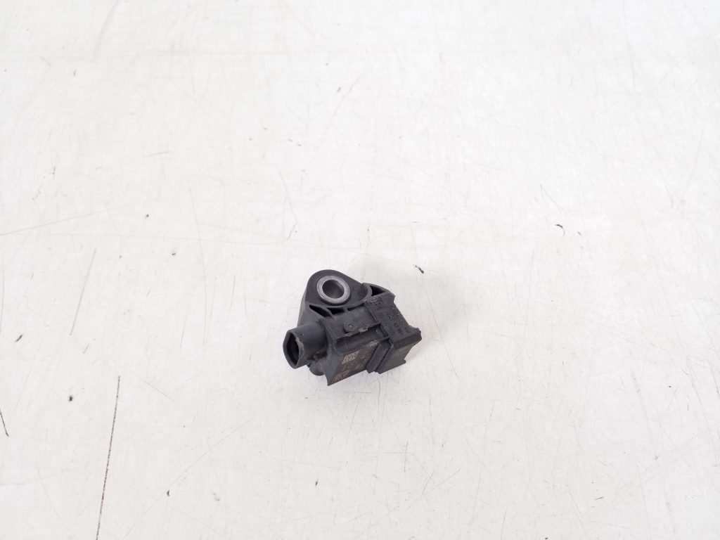 Used Mercedes Benz E-Class Airbag sensor A2139051300