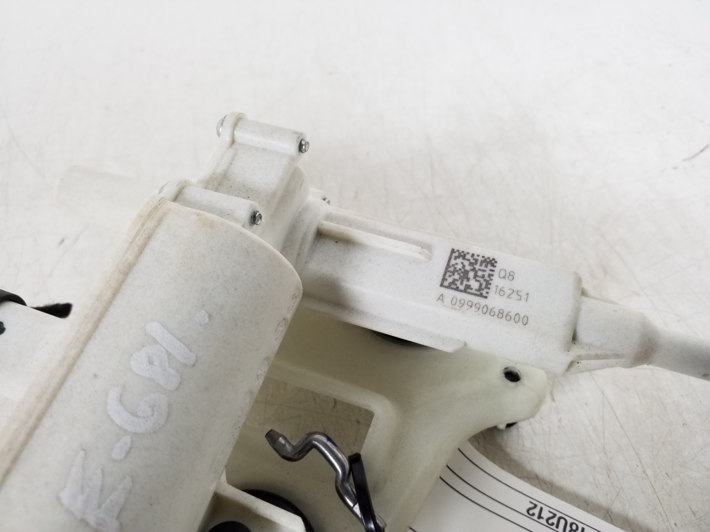 Used Mercedes Benz C-Class Trunk lid electric retractor A0999068600