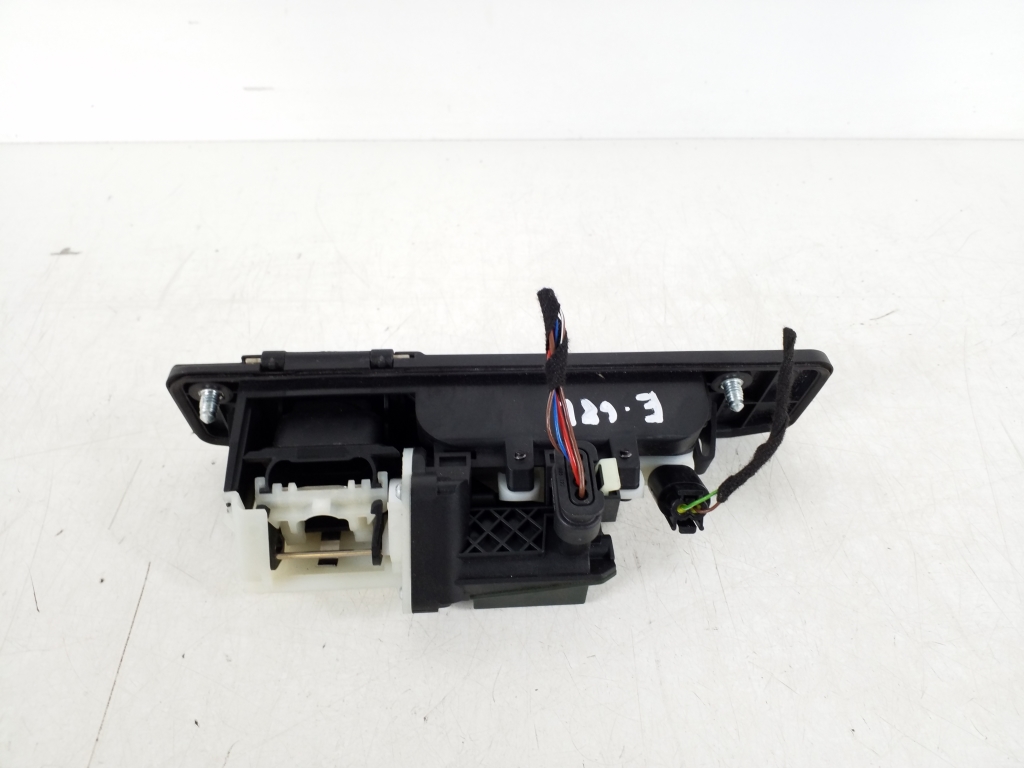 Used Mercedes Benz A-Class Outer boot handle A1667500993