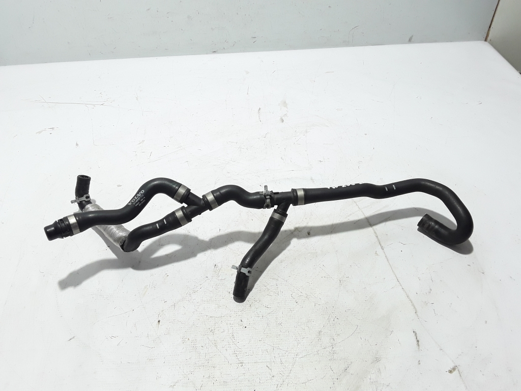 Used VOLVO V60 Cooling radiator hose 31465025
