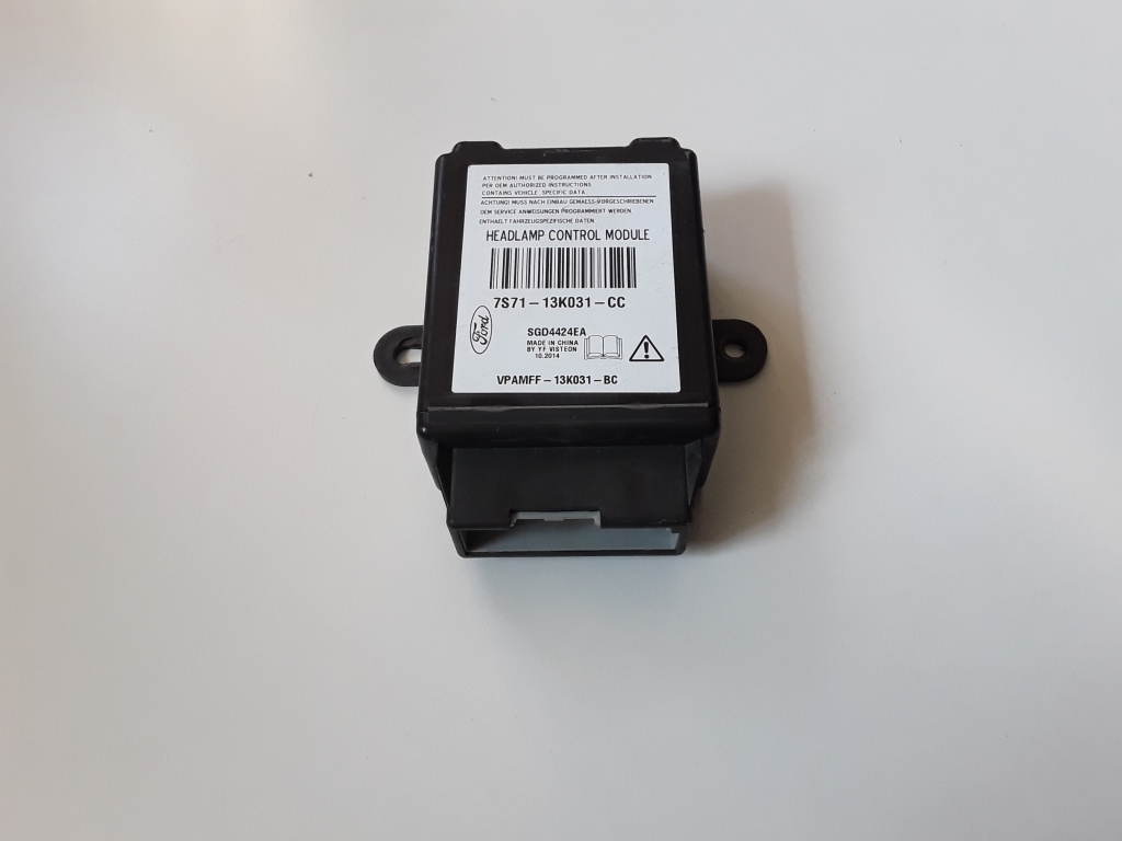 Used Ford Kuga Light control module 7S7113K031CC