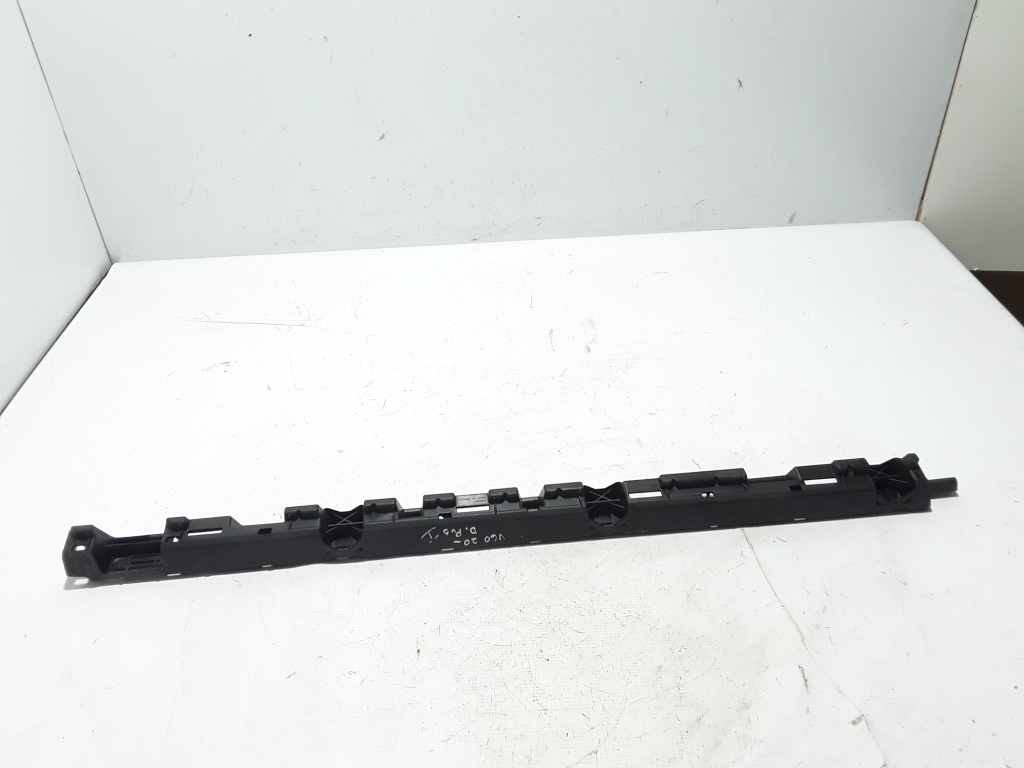 Used VOLVO V60 Exterior sill trim bracket 32262699