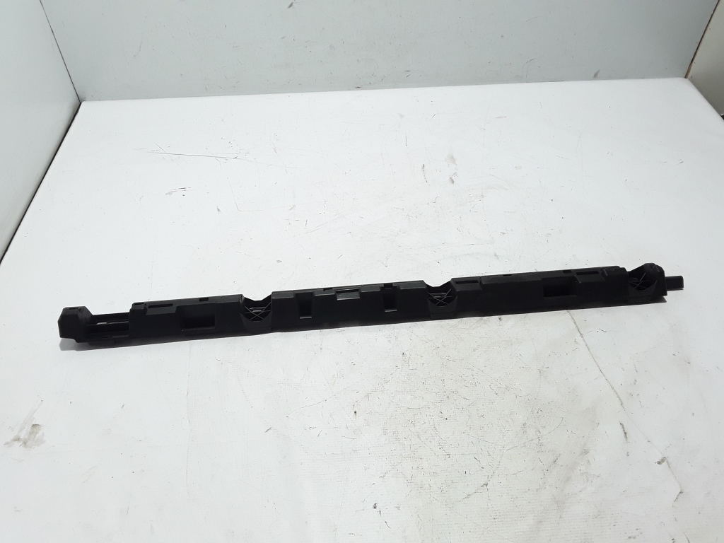 Naudotas VOLVO V60 Išorinės slenksčio apdailos laikiklis 32262698