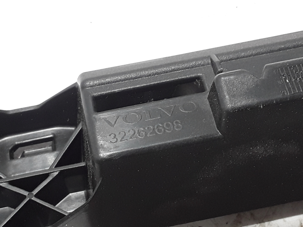 Naudotas VOLVO V60 Išorinės slenksčio apdailos laikiklis 32262698