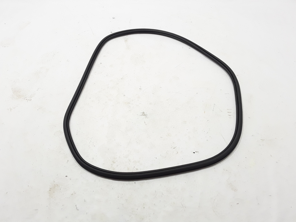 Naudotas VOLVO V60 Galinių šoninių durų sandarinimo guma ant kėbulo ...