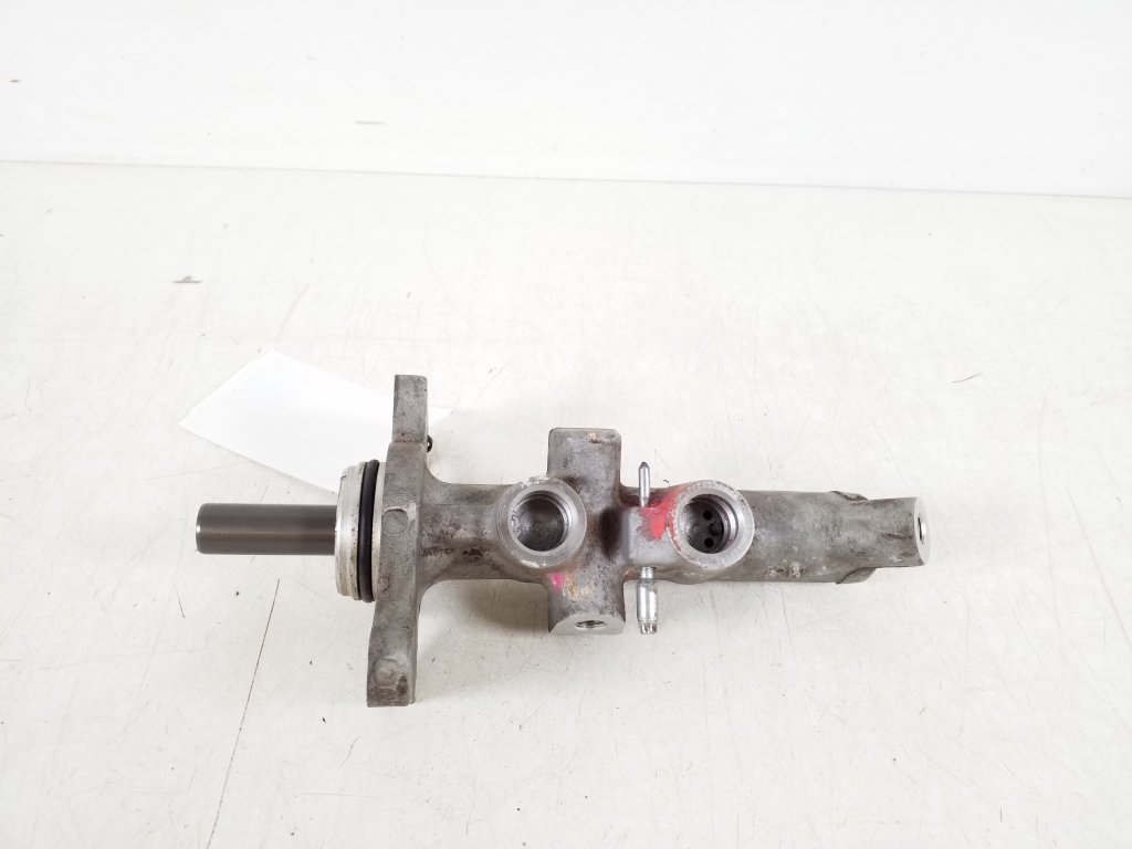 Used TOYOTA Corolla Master cylinder 47201-09060
