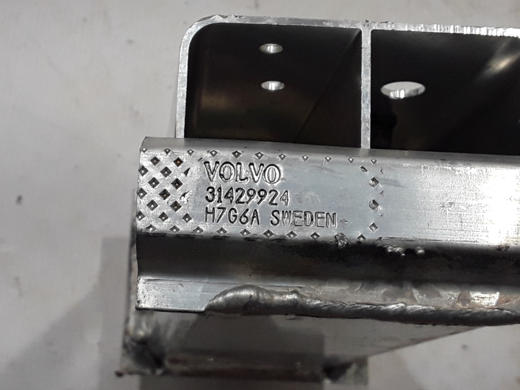 Used VOLVO XC60 Cooling radiator bracket 31429924
