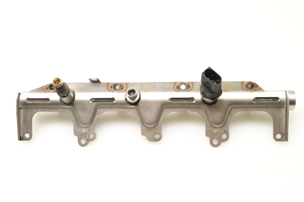 Used Volkswagen Passat High pressure fuel route 06F133317G