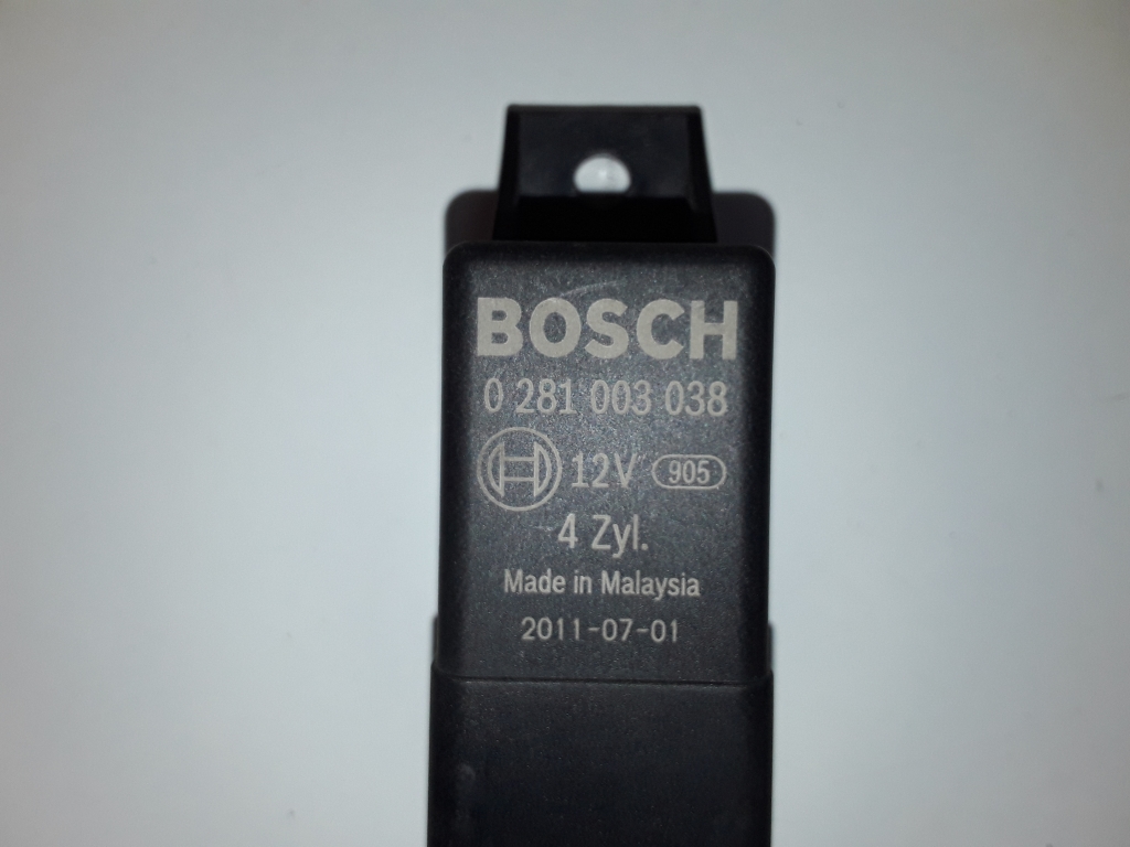 Naudotas Volkswagen Golf Žvakių pakaitinimo rėlė 0281003038