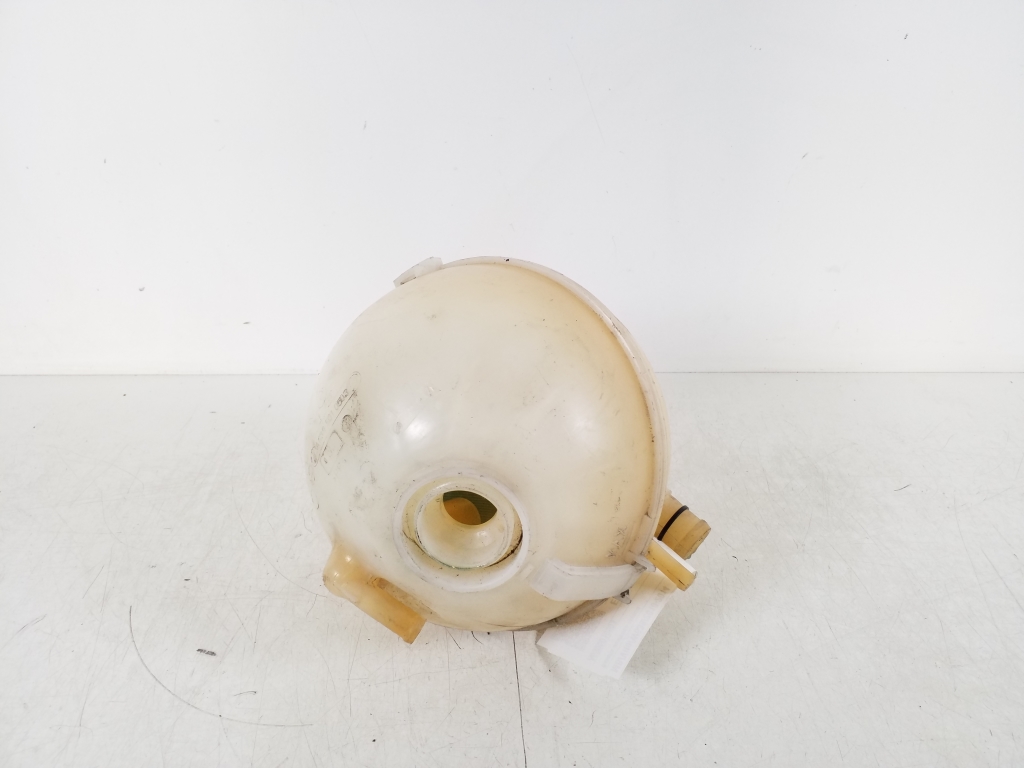 Naudotas Mercedes Benz Vito Bakelis aušinimo skysčio A6395010503