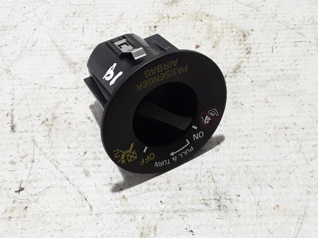 Naudotas VOLVO XC60 Jungiklis oro saugos pagalvių 31674767