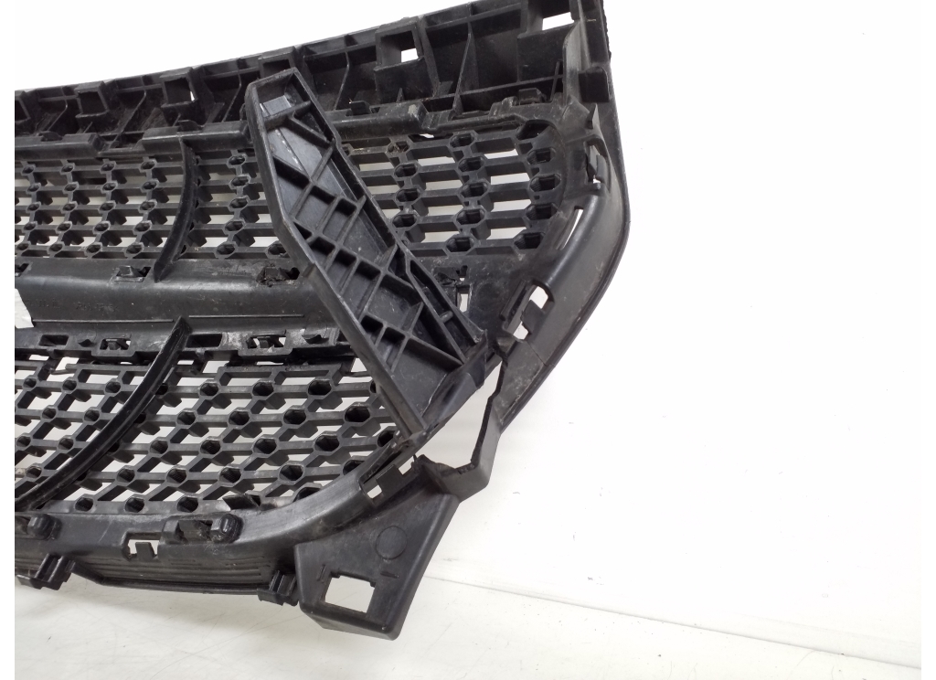 Used Mercedes Benz CLA-Class Front grille A1178880600