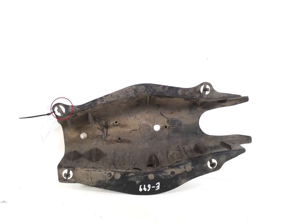 Naudotas Mercedes Benz E-Class Galinio tilto kita detalė A2053523000