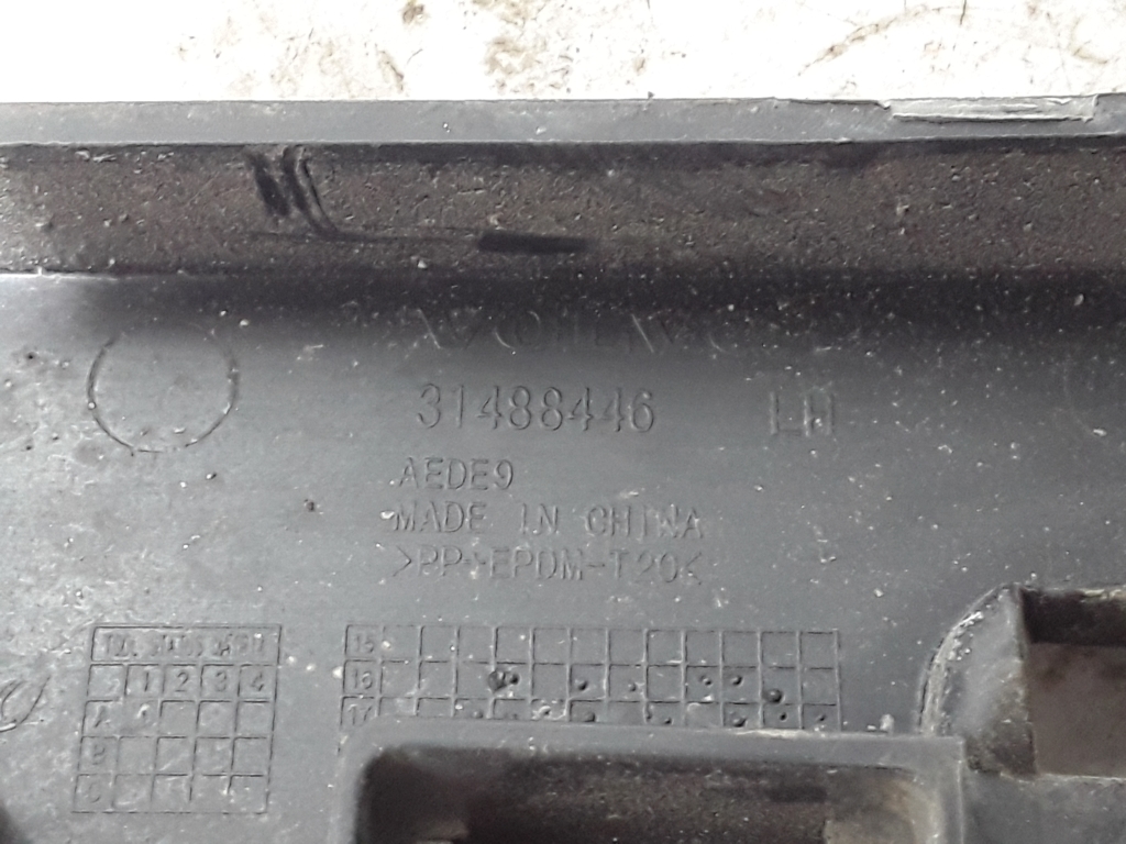 Naudotas VOLVO S90 Išorinės slenksčio apdailos laikiklis 31488446