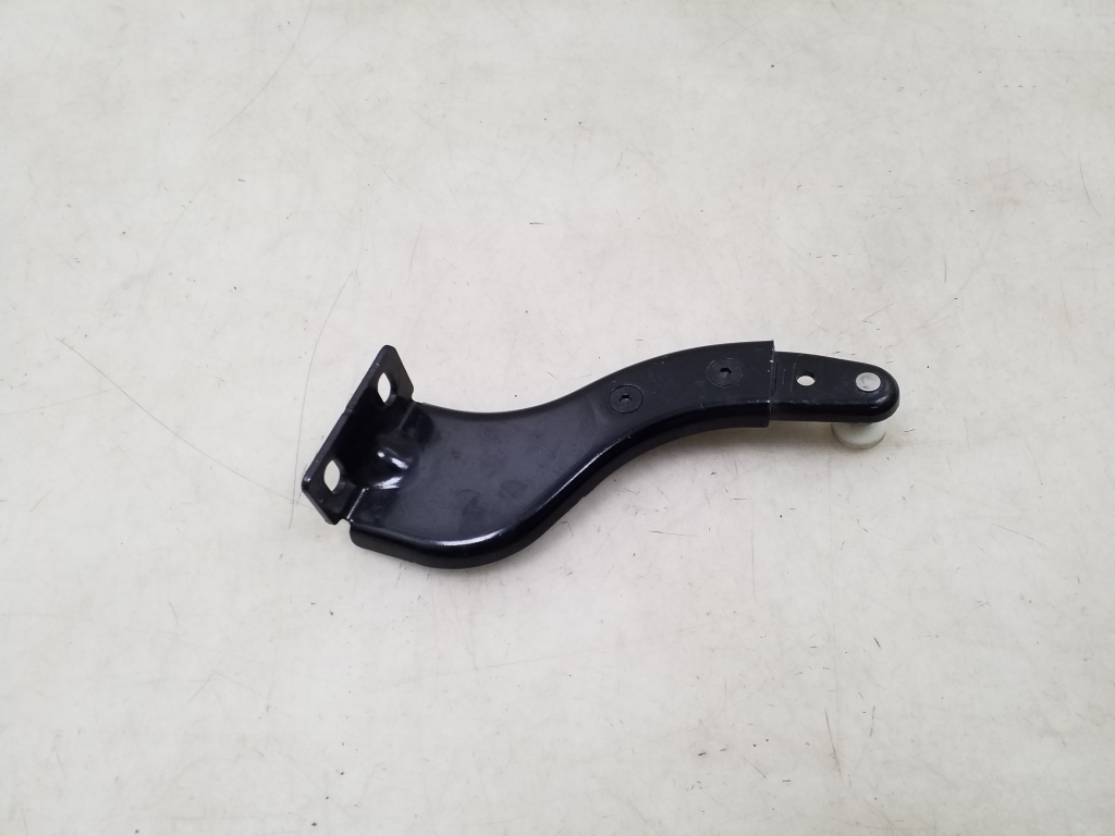 Used Volkswagen Caddy Sliding door bracket 2K0843436B
