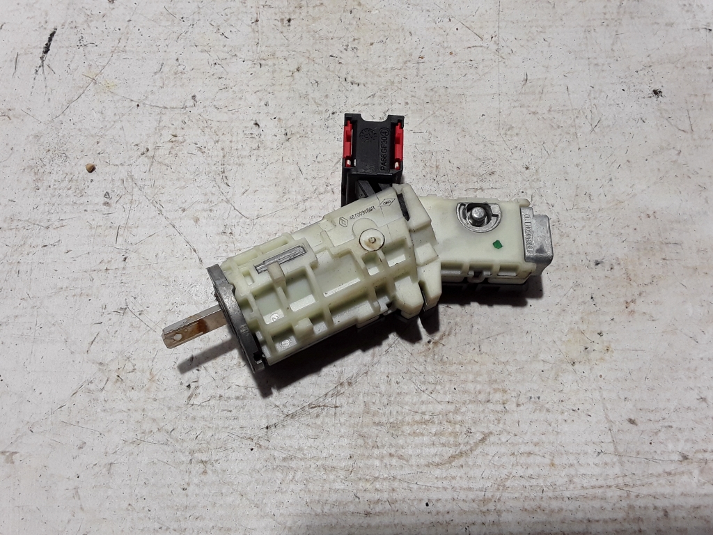 Used RENAULT Trafic Ignition switch 487009186R