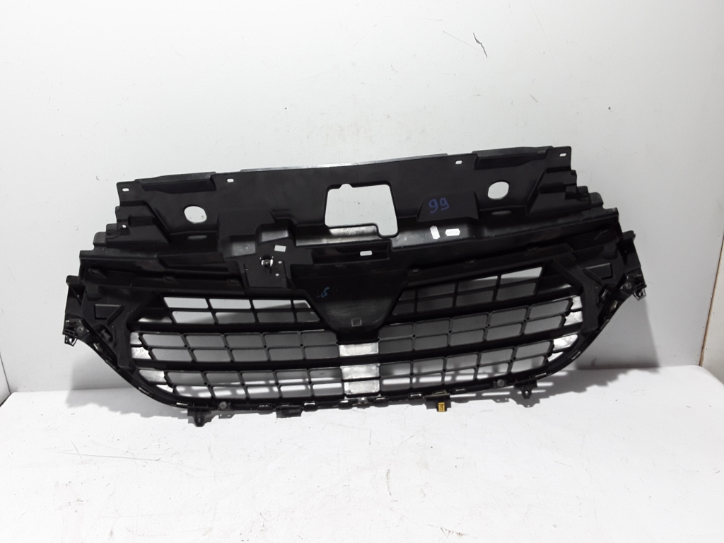 Used RENAULT Trafic Front grille 623105226R