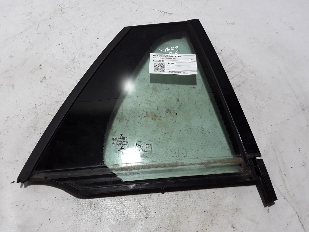 Used Mercedes Benz E-Class A glass fort on the rear side door A2137300455